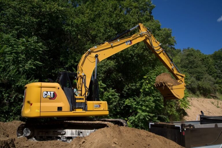 Location Pelleteuse Maroc : Poclain Caterpillar 320D & Pneus